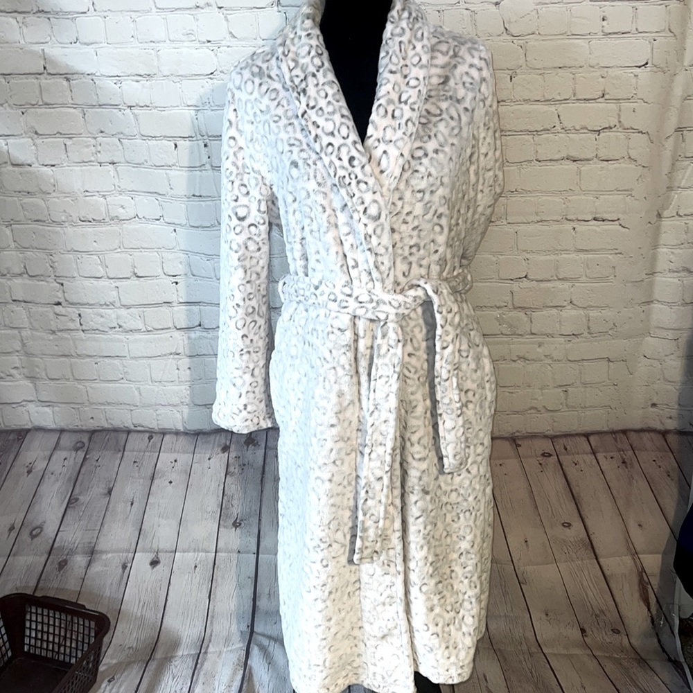 Medium Nicole Miller Plush Wrap Robe Leopard Print. P… - Gem